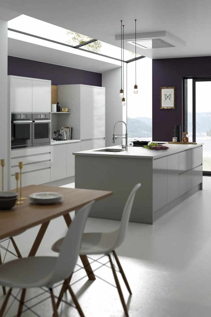 Gris dans la cuisine : quelle couleur lui associer